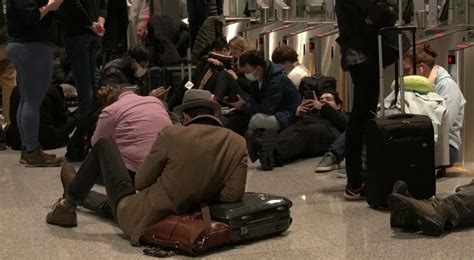 慕尼黑暴雪破紀錄！飛機「結凍」火車全停 交通中斷如「陸地孤島」 中天新聞網