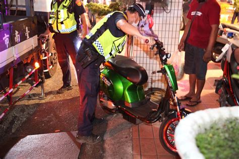 南警新法執行取締 拼裝微型電動二輪車