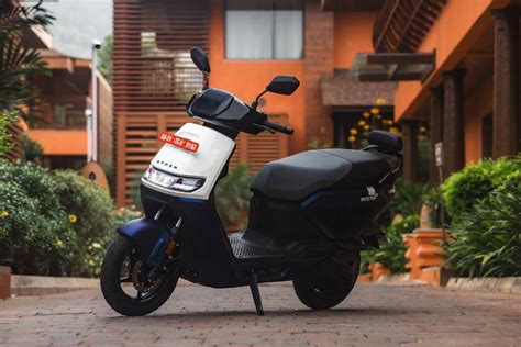 Ather Rizta Price Range Charging Time Speed Images And Specs