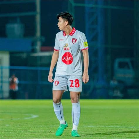 พี่แบ้ง ทีมฟุตบอลโรงเรียนวัดสุทธิวราราม สิงห์สะพานปลา