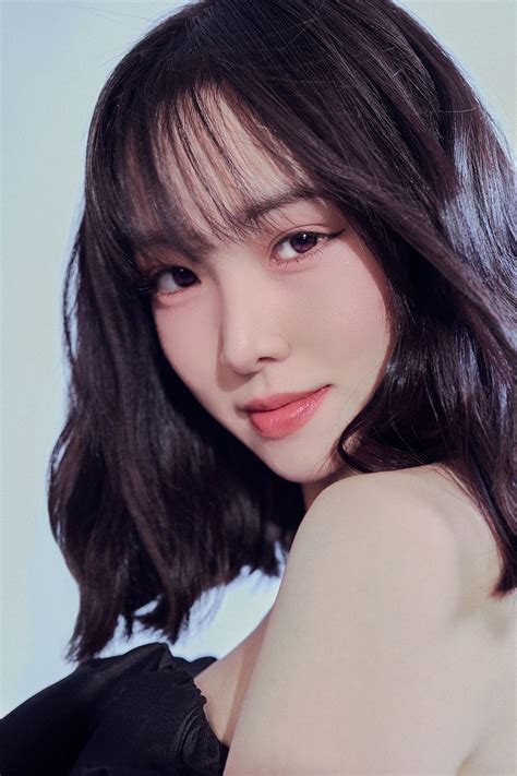 아이돌 이슈 커넥트 엔터테인먼트 여자친구 유주 프로필 사진  쏘스뮤직에서 강다니엘 소속사로 옮김