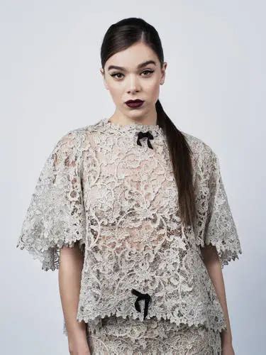 Hailee Steinfeld White T Shirt Print 707986 Online
