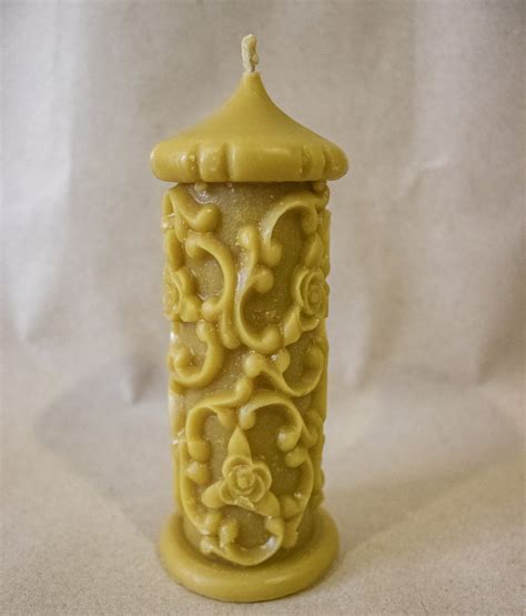 Свічка воскова з квітковим орнаментом купити