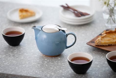 Zero Japan Bee House Round Teapot For Two 24 Oz Natural White