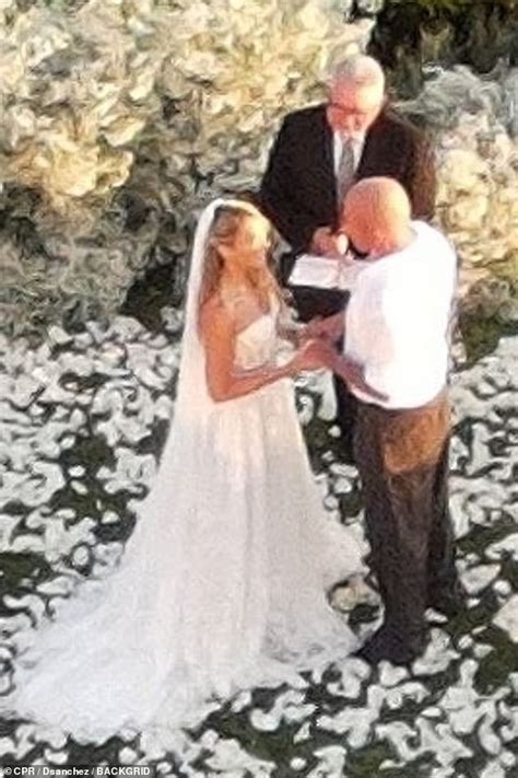Just In Miley Cyrus Mother Tish Ties The Knot With Prison Break