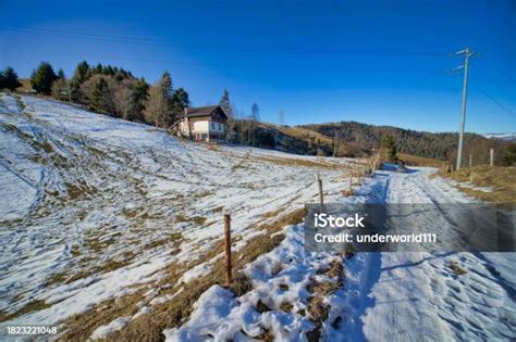 산의 겨울 배경으로 사진 이탈리아 유럽 돌로 미티 알프스 산맥 비첸차 북부 이탈리아 유럽 0명에 대한 스톡 사진 및 기타 이미지 Istock