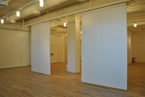 Стъклени плъзгащи врати стъклени плъзгащи врати със закрита релса плъзгащи се врати от стъкло