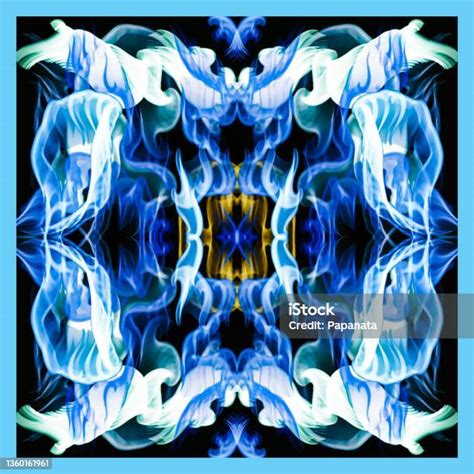 여러 가지 빛깔의 크리스마스 장식 추상적 인 패턴 어두운 배경에 노란색과 파란색 바틱 동기 동양 전통 스타일로 손으로 그린 섬유 산업의 디자인 액세서리 도자기 인쇄 제품에