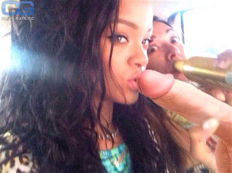 Rihanna Nackt Nacktbilder Playboy Nacktfotos Fakes Oben Ohne