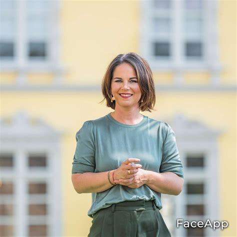 Annalena Baerbock Verschönert Mit Faceapp