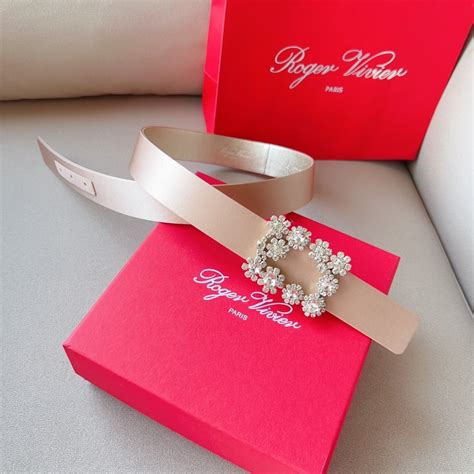 로저비비에 플라워 벨트 샴페인