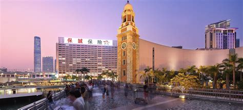 City University Of Hong Kong 城大能源及環境學院吳永豪教授（右）與他的研究團隊成員、現為澳門科技大學澳門材料科學與工程研究院助理教授的吳昊博士（左