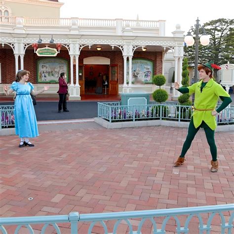 メインエントランスに登場！東京ディズニーランド『ピーター・パン』グリーティング