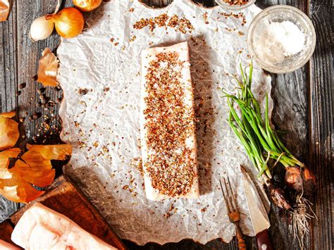 Коли потрібно їсти сало щоб воно було максимально корисним на сніданок обід чи вечерю