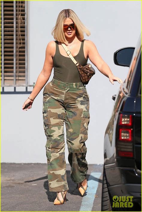 Kim Kardashian Shows Off Her Figure On Her Way To Jimmy Kimmel