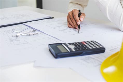 프로젝트 건축가 또는 엔지니어 건축 프로젝트 진행 건축 및 구조 개념에 대 한 청사진에 대 한 작업 항목 도구 개발에 대한 스톡 사진 및 기타 이미지 Istock