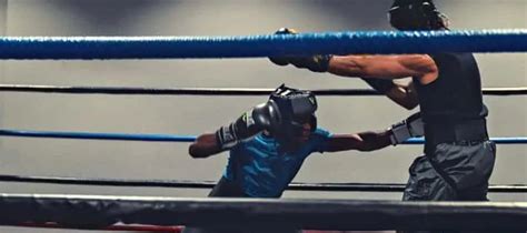 How To Block A Hook Punch Beginners Guide Fighting Advice