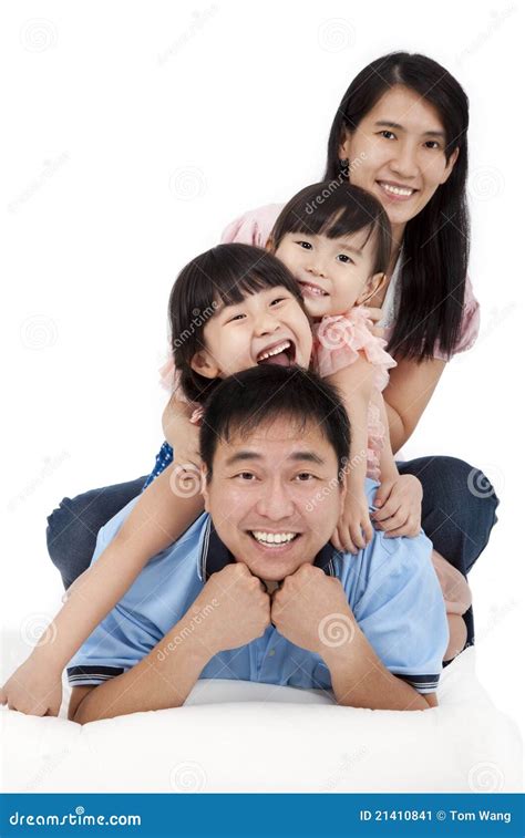 азиатская семья счастливая стоковое изображение изображение насчитывающей счастье 21410841