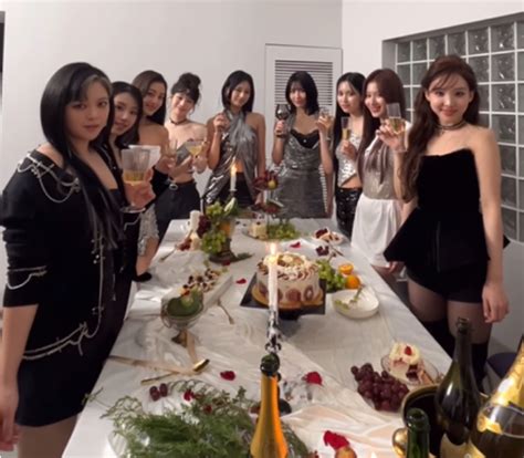 Twice 트와이스 틀린그림찾기20240411 Find 5 Wrong Pictures
