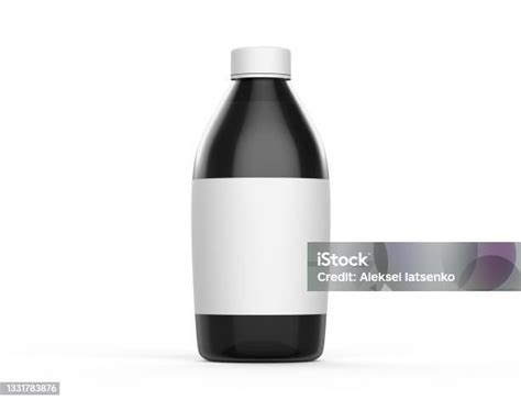 흰색 배경에 분리 된 액체가있는 검은 색 플라스틱 병 빛과 그림자가 있는 사실적인 3d 렌더링 투명 유리 용기 모형 팩 광고를 위한 빈 흰색 라벨 항목입니다 0명에 대한