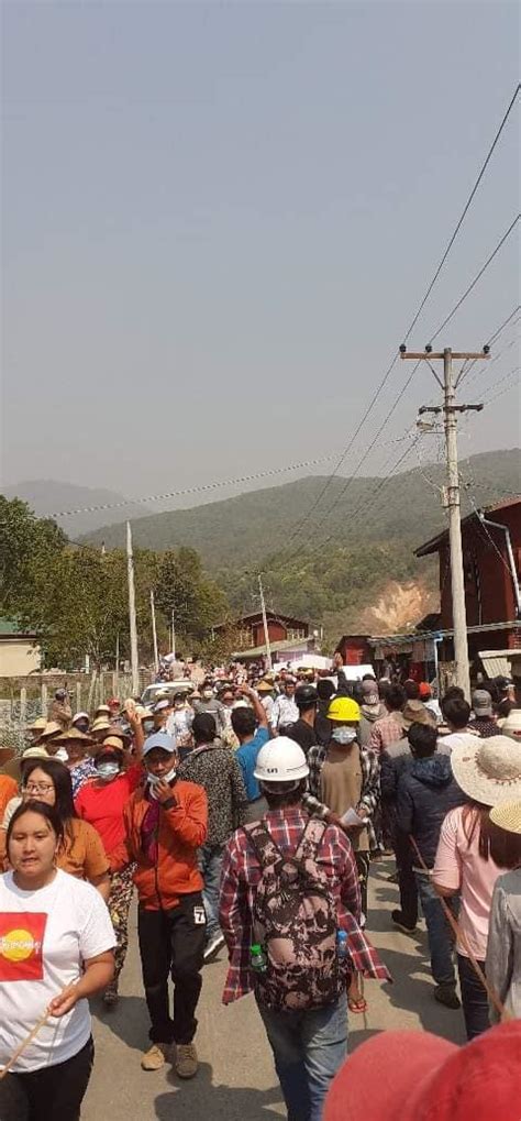 မိုးကုတ်တွင် ရဲနှင့် စစ်သား အင်အားသုံးဖြိုခွဲပေမယ့် ပြည်သူများက ပြောက်က