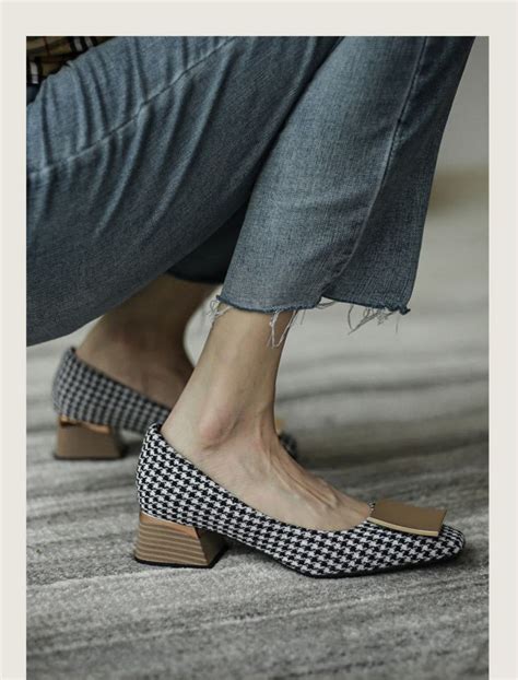 Badu Gr Στρογγυλεμένο μοντέλο γυναικεία παπούτσια με ψηλό τετράγωνο τακούνι 4 5 Cm και μεταλλικό