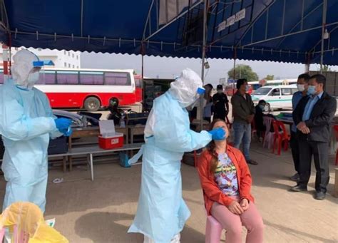 បិទ តំបន់ ជា ច្រើន ក្នុង ភូមិ ៣ នៃ ក្រុង ព្រះ សីហនុ ខណ រក ឃើញ ករណី វិជ្ជ មាន កើន ជា បន្ត បន្ទាប់