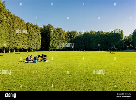 Park Grün Picknick Fotos Und Bildmaterial In Hoher Auflösung Alamy