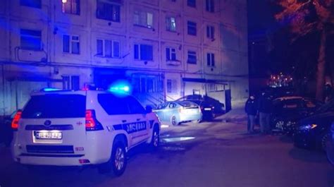 წუხელ თბილისში კაცმა მეზობელი გოგო დაჭრა „ბევრი ჭრილობა მიაყენა გულმკერდის თავის მუცლის