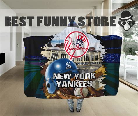 Special Edition New York Yankees Home Field Advantage Hooded Blanket
