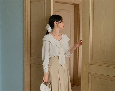 리리앤코 브케즈엘 카라 버튼 프릴 블라우스 봄 신상 데일리룩 데이트룩 러블리룩 카라블라우스 케이프카라 블라우프릴블라우스 하객룩 출근룩 숄카라블라우 봄블라우스 페미닌룩 자체