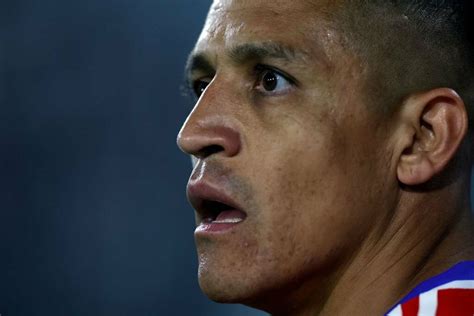 انتقاد الکسیس سانچز از فدراسیون شیلی از دوش حمام به جای آب، لجن می‌آید