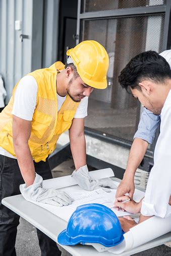 엔지니어와 팀워크 성공적인 프로젝트 건설에 대 한 회의 개발에 대한 스톡 사진 및 기타 이미지 개발 건축 건축가 Istock