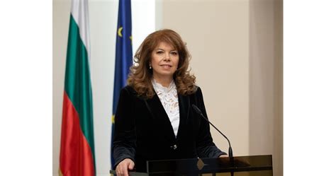 Илияна Йотова Не виждам какво му остава на Хинков освен да си подаде оставката