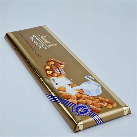 Шоколад Lindt Молочный с цельным Фундуком 300 г купить с доставкой по выгодным ценам в