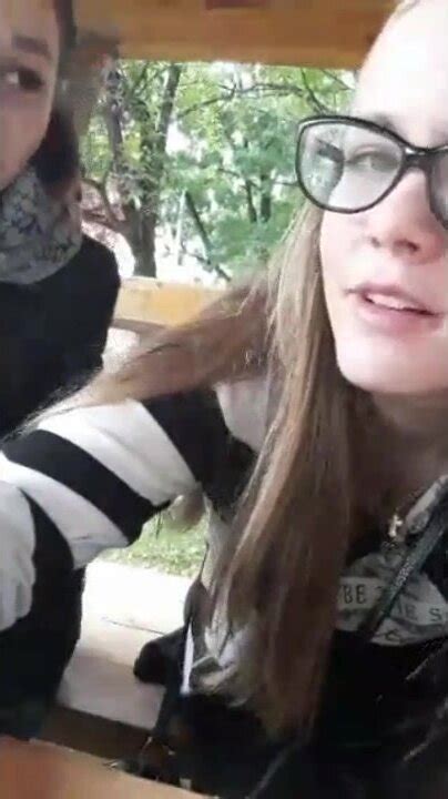 Russian Girl Spitting Em Inglês