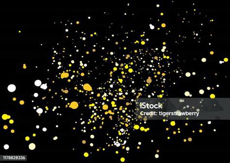 스프레이 페인트로 만든 검은 배경에 금 반짝이 폭발의 모방 색종이의 황금 축제 타격 질감 눈송이의 황금 그런 지 그레인 스프레이