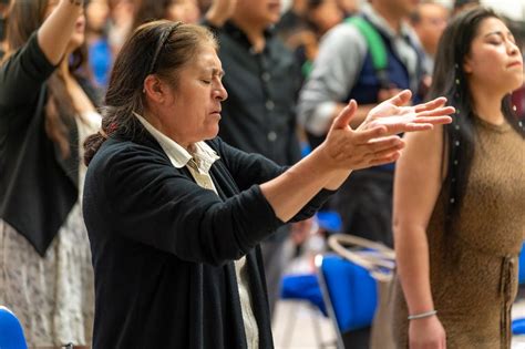 Cdmx 경건 고요한 교회 기도 기도회 내면의 평화 눈을 감다 마음가짐 멕시코 멕시코 시티 명상 문화적 믿음 봉납 북미 서비스 성인 시우다드