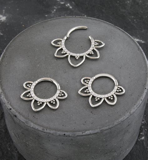 Flower Trace Clear Cz Titanium Hinged Segment Ring