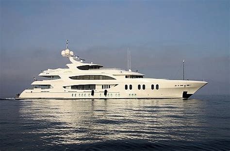 In Pictures 57 Metre Lady Linda Arrives In Europe Syt