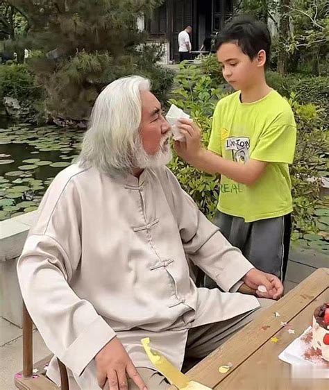 爱屋及乌！张纪中夫妇正面回应马丁身份，非亲生仍做到了视如己出