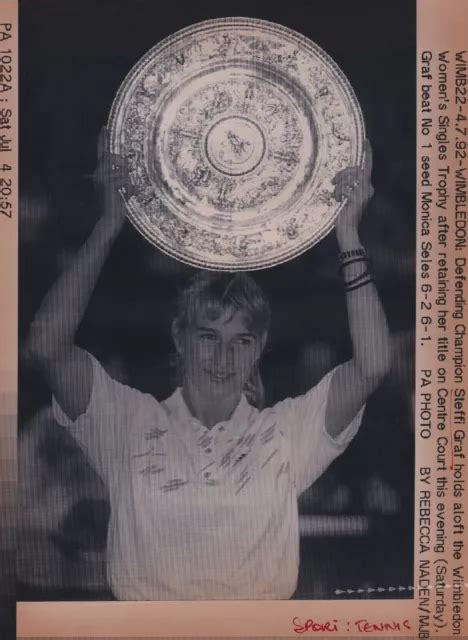 Original Press Photo Tennis Wimbledon Steffi Graf Winners Trophy Plate