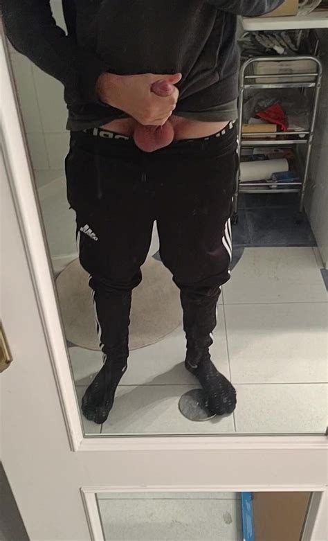 Cute Twink Cums On Mirror