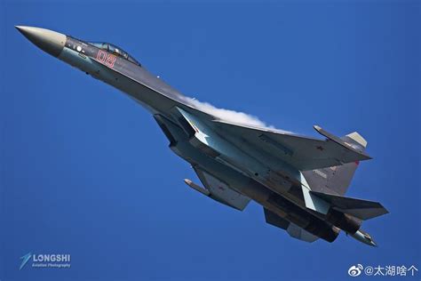 苏 35战斗机，号称4 ，目前只有俄罗斯和中国在用……