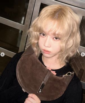 어린왕자 분위기 윈터 시선 사로잡는 금발 미모 SHOT OSEN