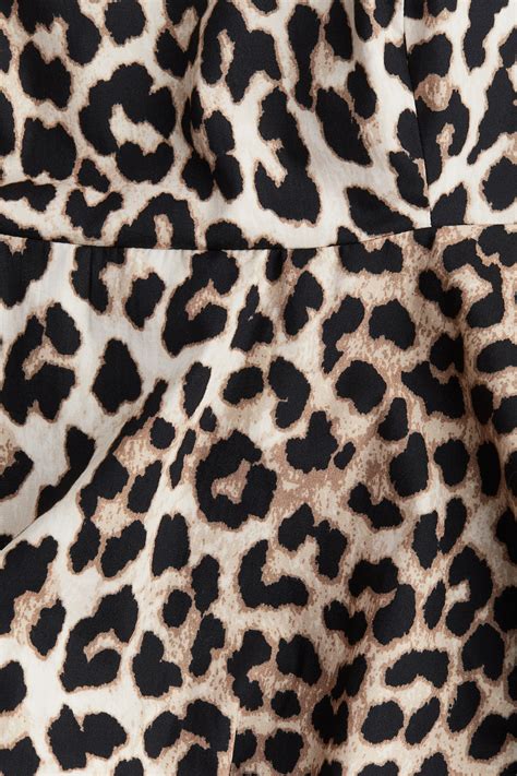 Топ тип бандо с долен край тип балон Светлобежов Леопардов принт ЖЕНИ Handm Bg