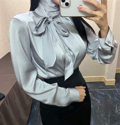 당일출고 고급 새틴 타이 폴라 블라우스 탈부착 가능 리본 블라우스 실크블라우스 크리스마스 연말룩 오피스룩 하이넥 데이트룩 면접룩 소개팅룩 하객룩