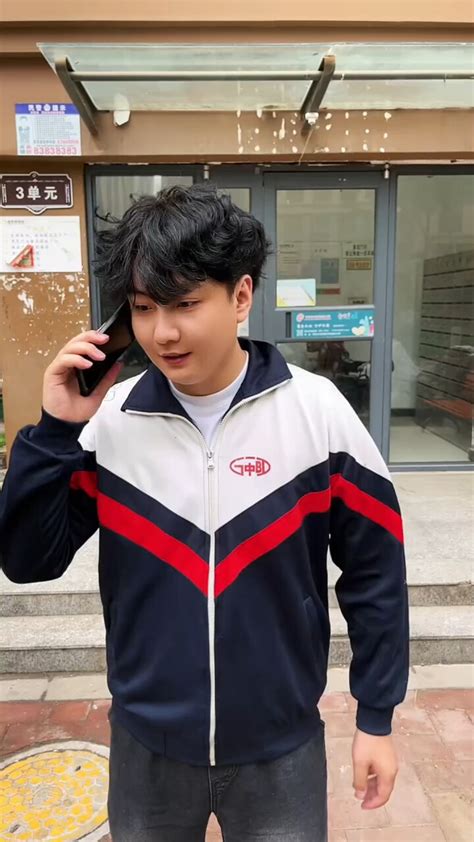 精神小伙摇人腾讯新闻