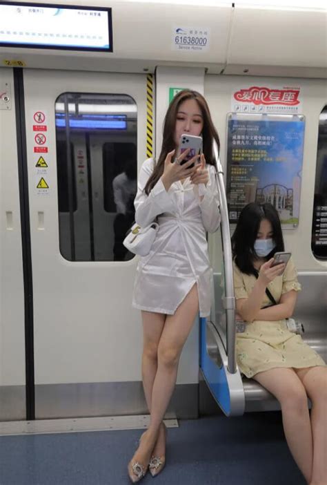 地铁街拍 萌次元