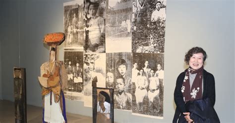 작품 어머니2 딸과 아들 설명하는 윤석남 작가